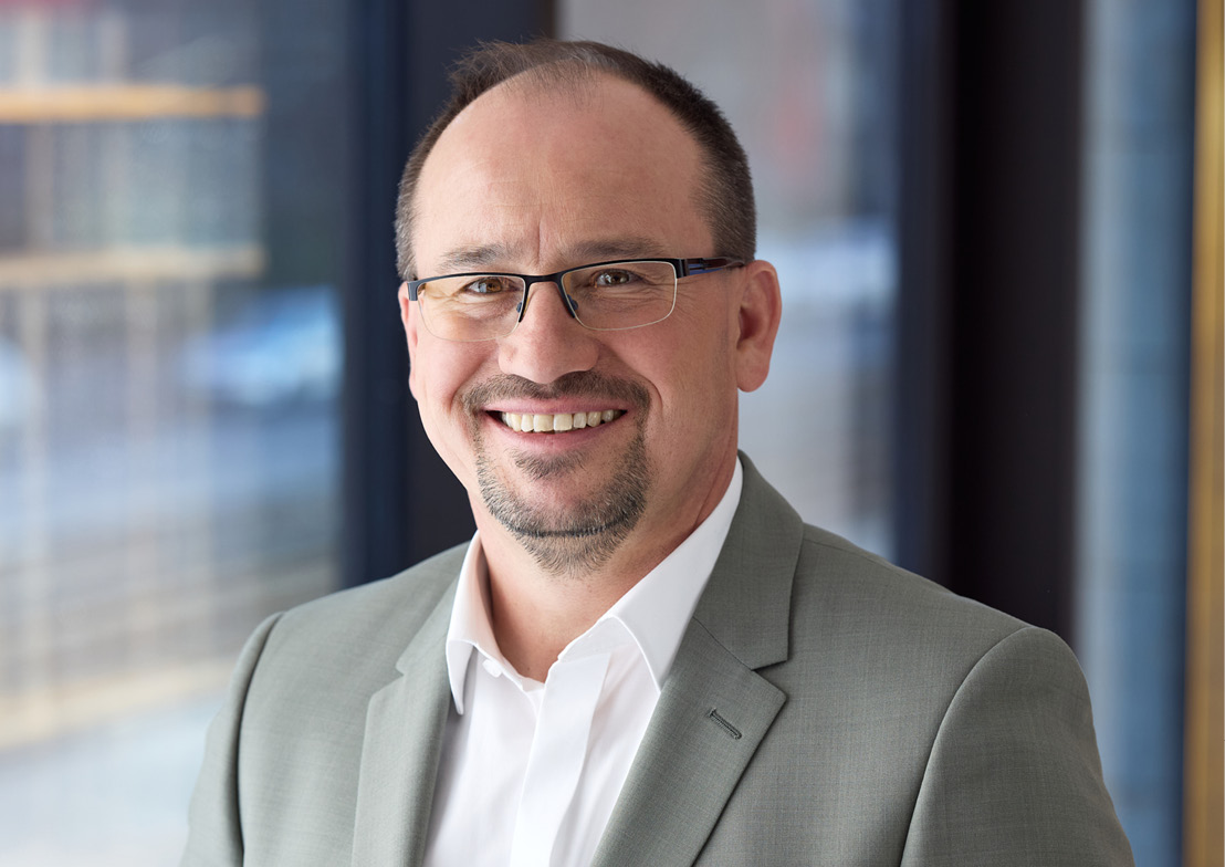 DATA MODUL management team & values